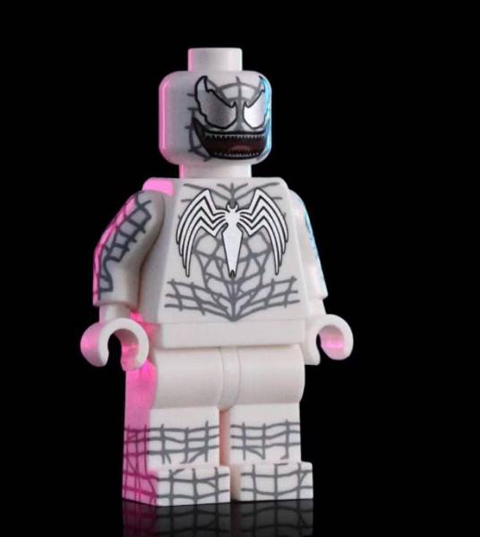 HeroBloks - Venom (White) - Zoom Design