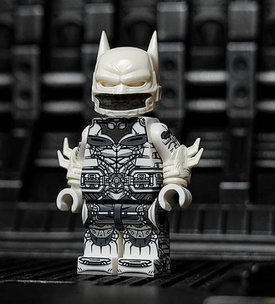HeroBloks - Batman (Batman Beyond) (white) - Ace Burning Brick