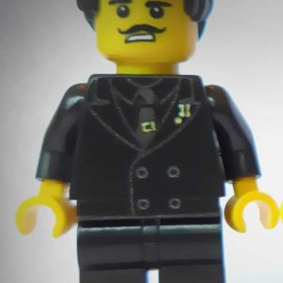 HeroBloks - Dmitri - Minifigs.me