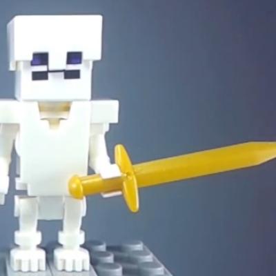 HeroBloks - White Armor Minecraft Skeleton With Purple Eyes - Lele - 33091