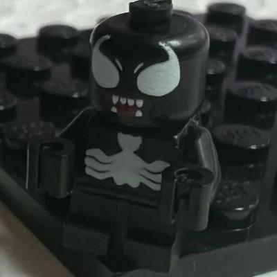 HeroBloks - Venom (baby) - Earthly Brick